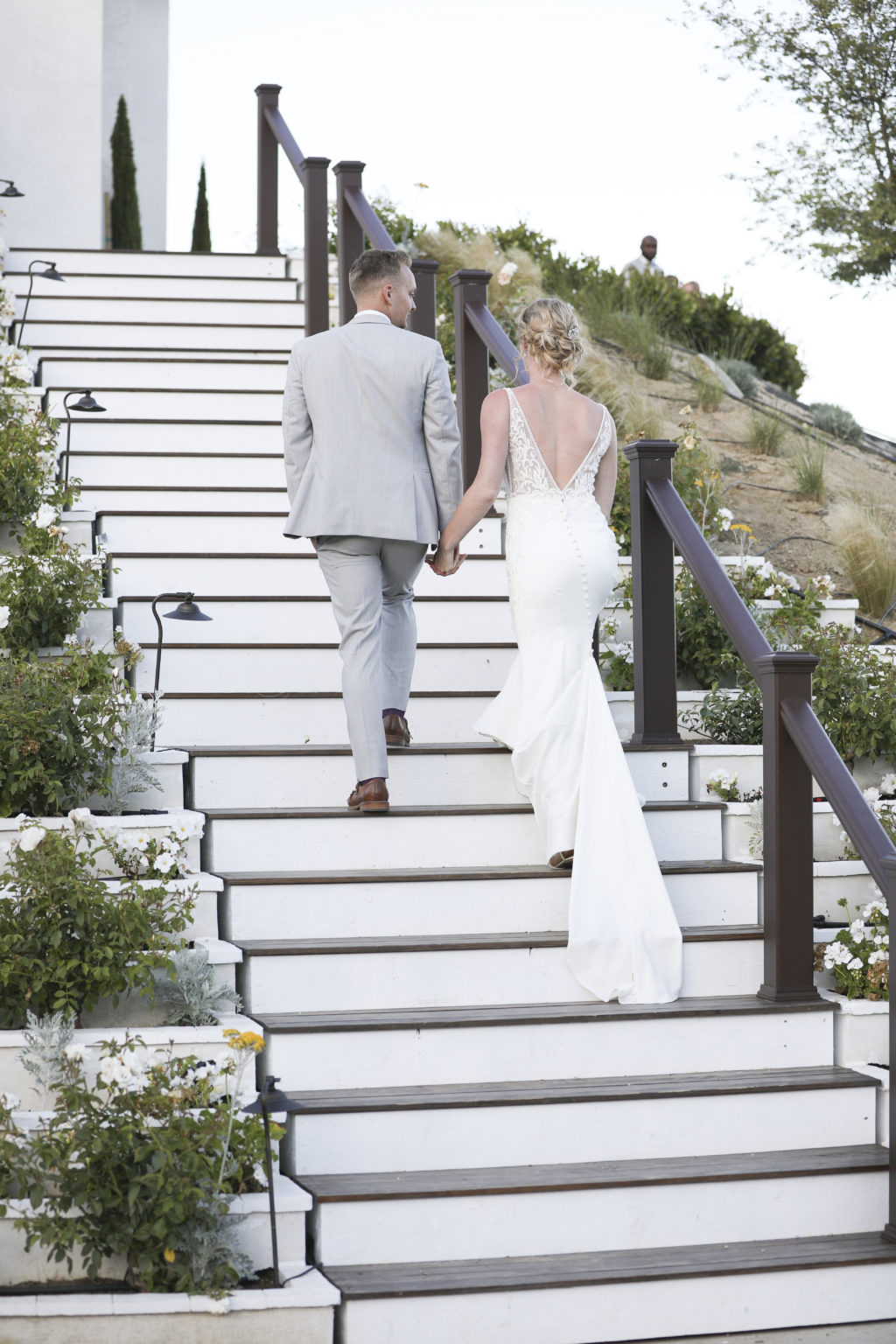 Sierra + Matti's Airbnb Spring Wedding - delaplanning.com