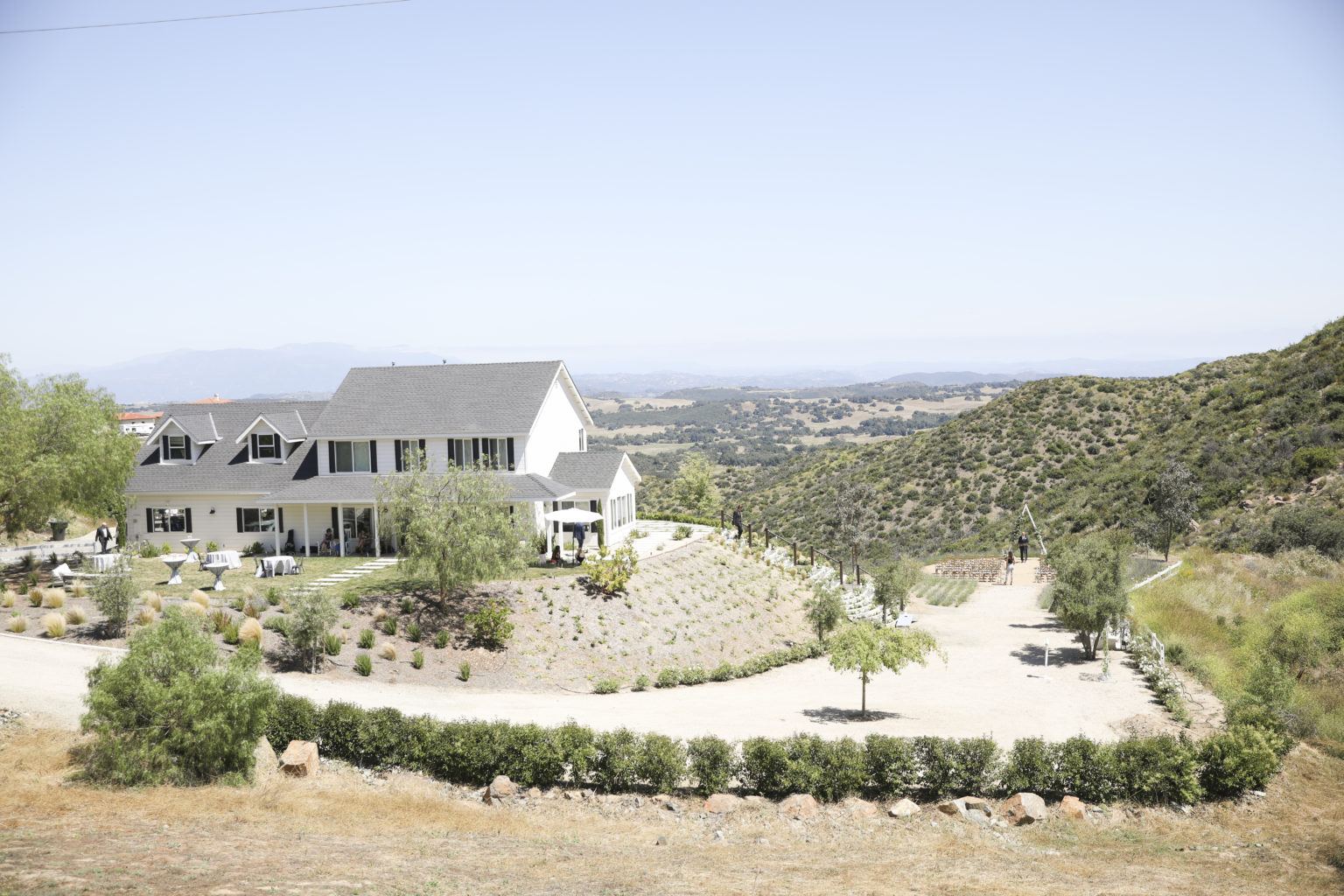 Sierra + Matti's Airbnb Spring Wedding - delaplanning.com