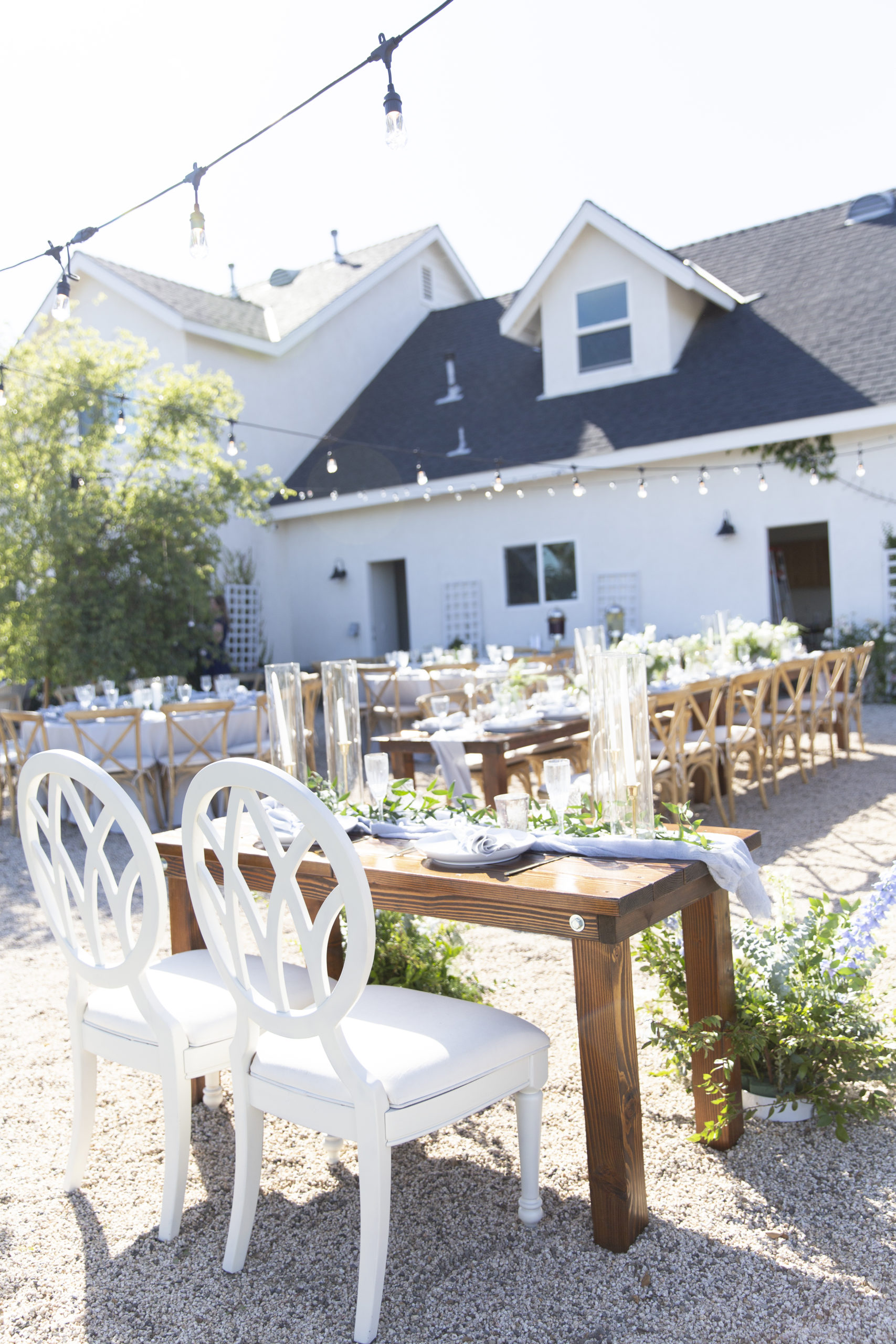 Sierra + Matti's Airbnb Spring Wedding - delaplanning.com